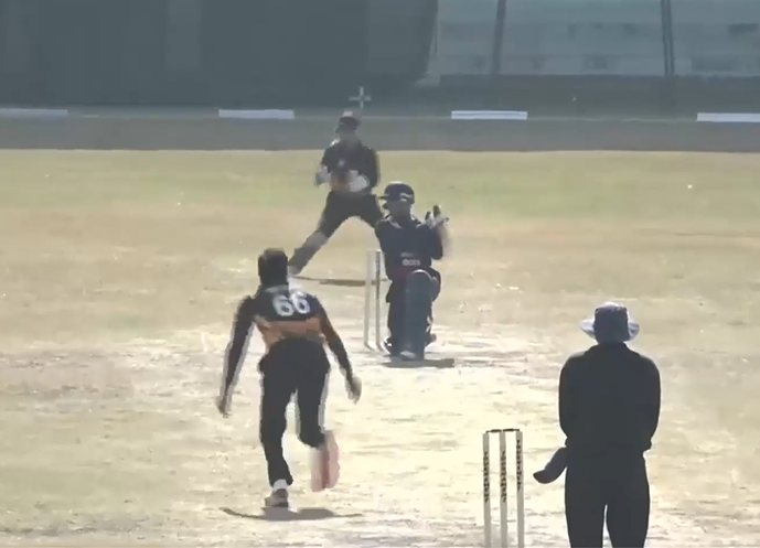 Watch 3 for 25! Atul Jadhav's stunning performance for M.P Sports ...